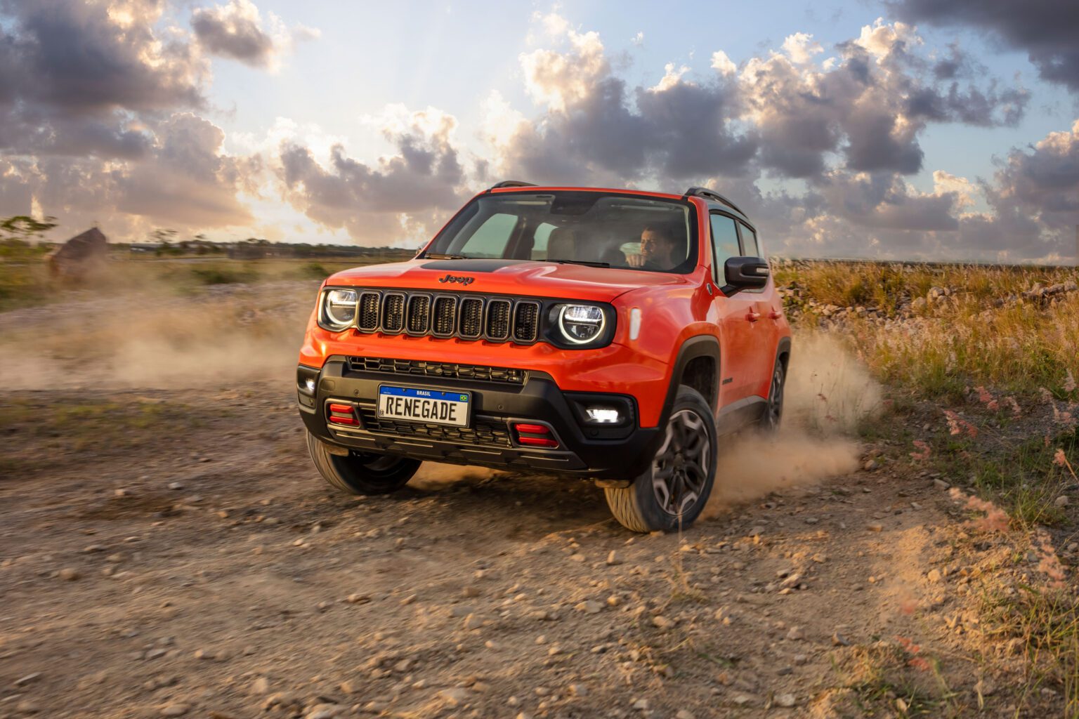Jeep Renegade Trailhawk turbo flex 4x4 2022 | motores e ação