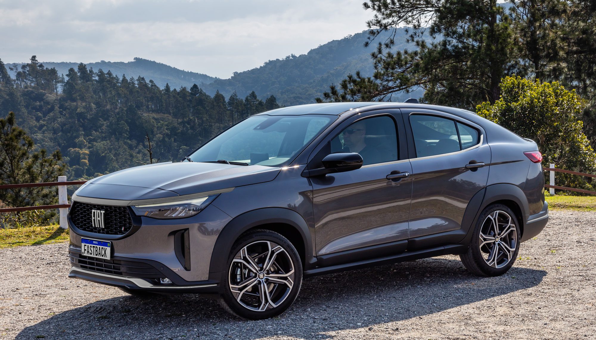 Fiat Fastback 2023: Preços, versões e detalhes - Motores e ação